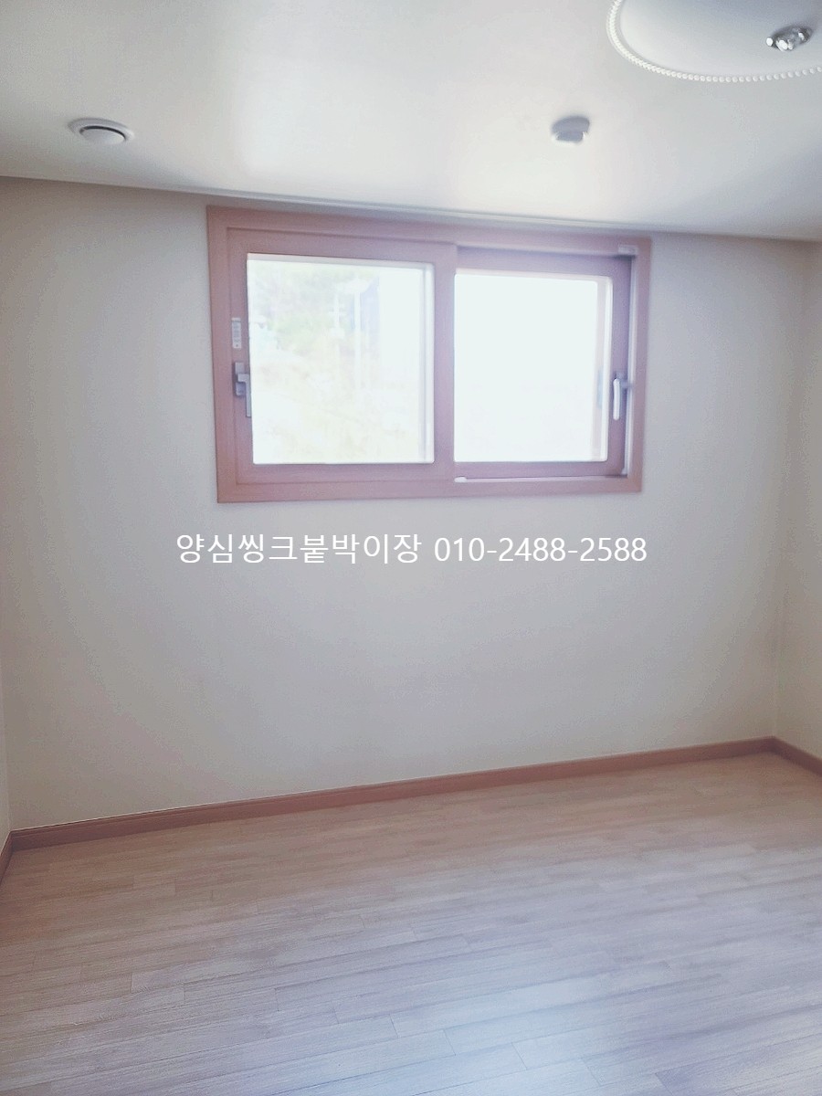 양산 물금 동일스위트 30평 작은방 창문벽면에 맞춤제작한 붙박이장 설치 사례 양산맞춤가구 양산붙박이장 양산싱크대